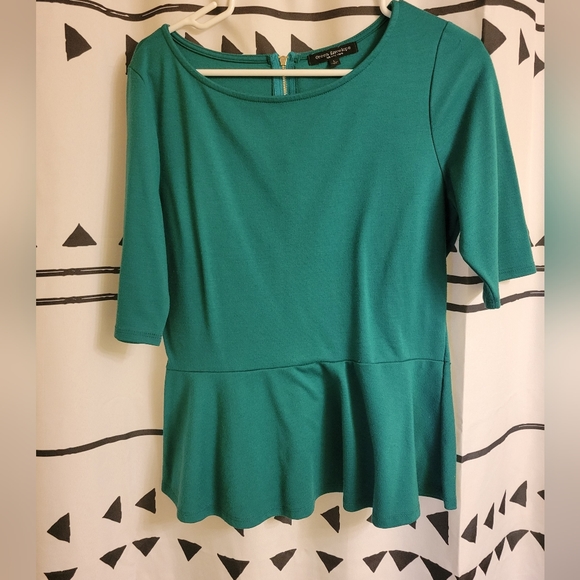 Green Envelope | Tops | Emerald Green Pendulum Short Sleeve Shirt ...